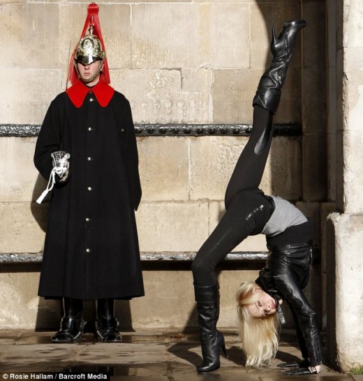 Russian contortionist Zlata in London – MoPo Geek