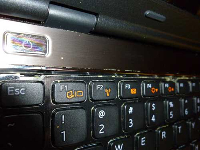 vomit-laptop-2 – MoPo Geek