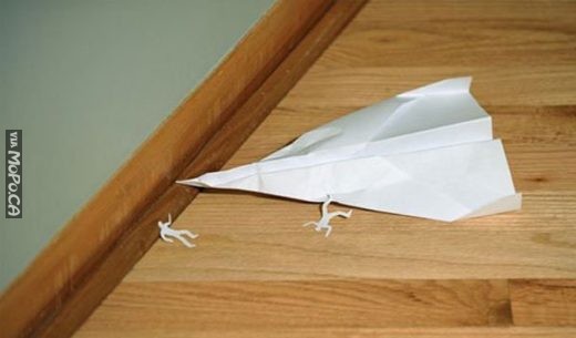 Paper Plane Crash – MoPo Geek